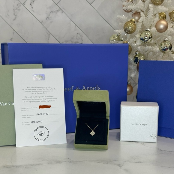 Van Cleef & Arpels | Jewelry | Van Cleef Arpels Sweet Alhambra Pendant ...